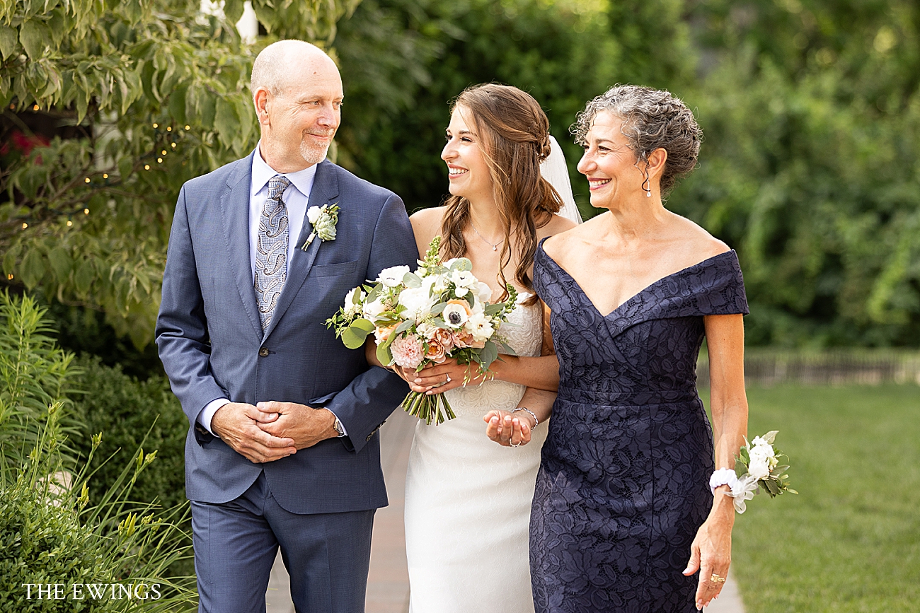 Sophie + Nick's Willowdale Estate Wedding Pictures - The Ewings